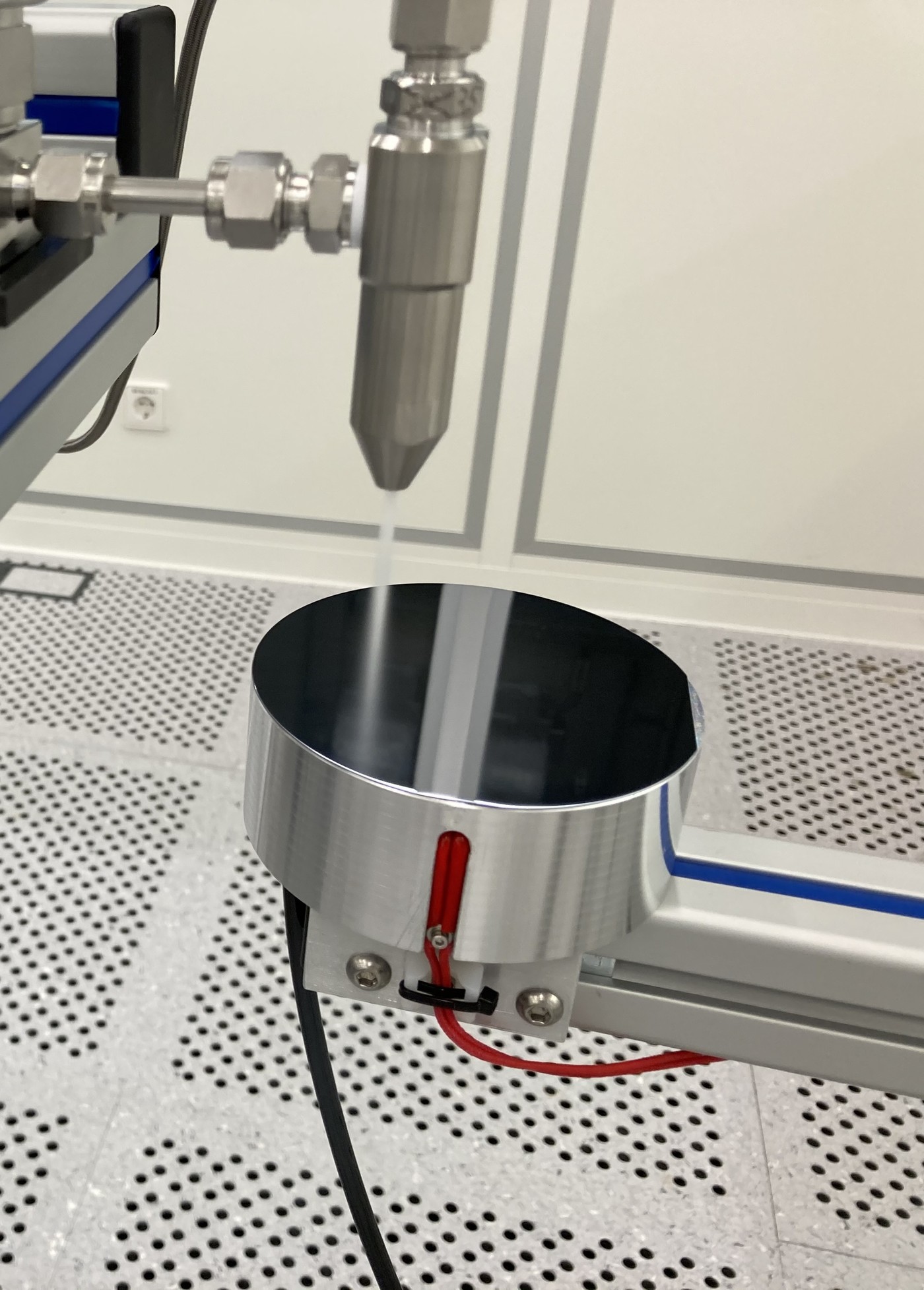 CO2 snow-jet cleaning for high-purity applications