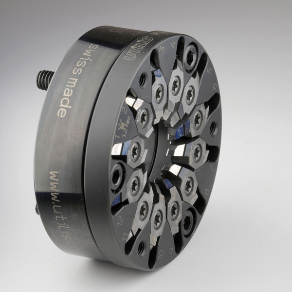 Thread-whirling with 12 blades